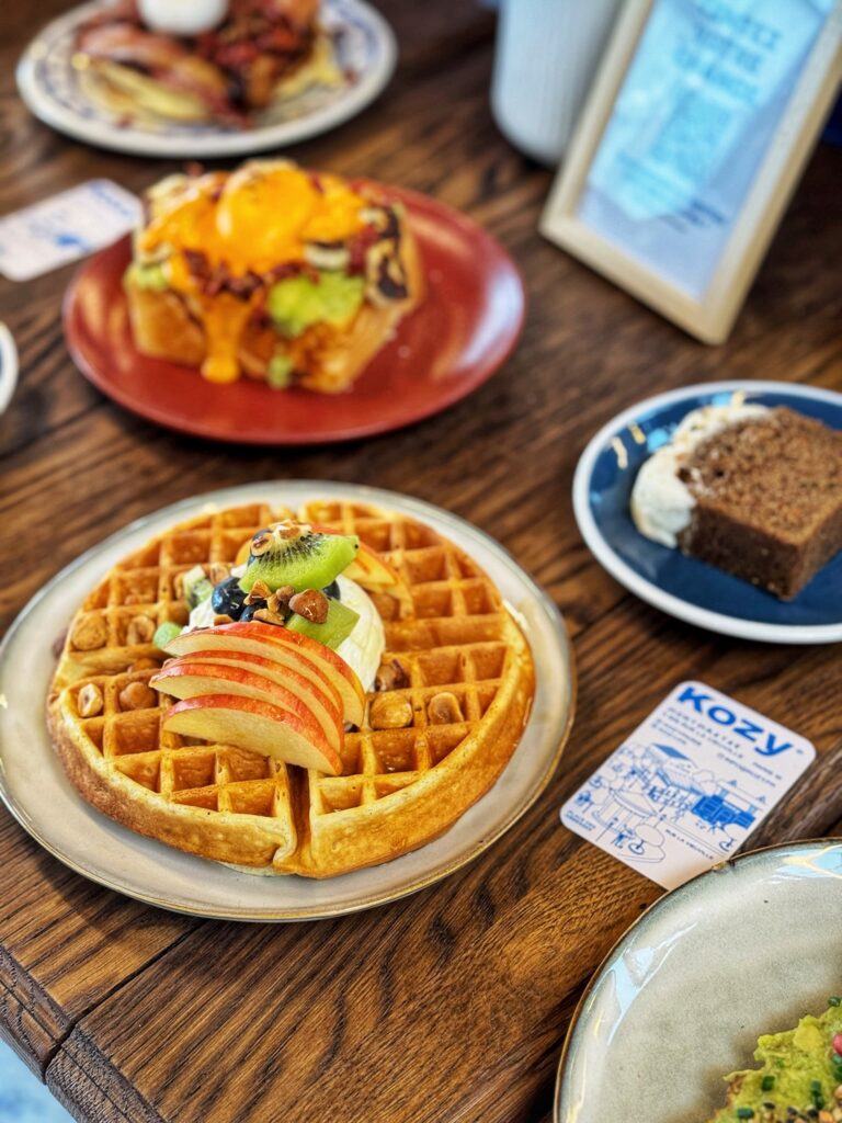 Kozy Montmartre - Parisian Tables