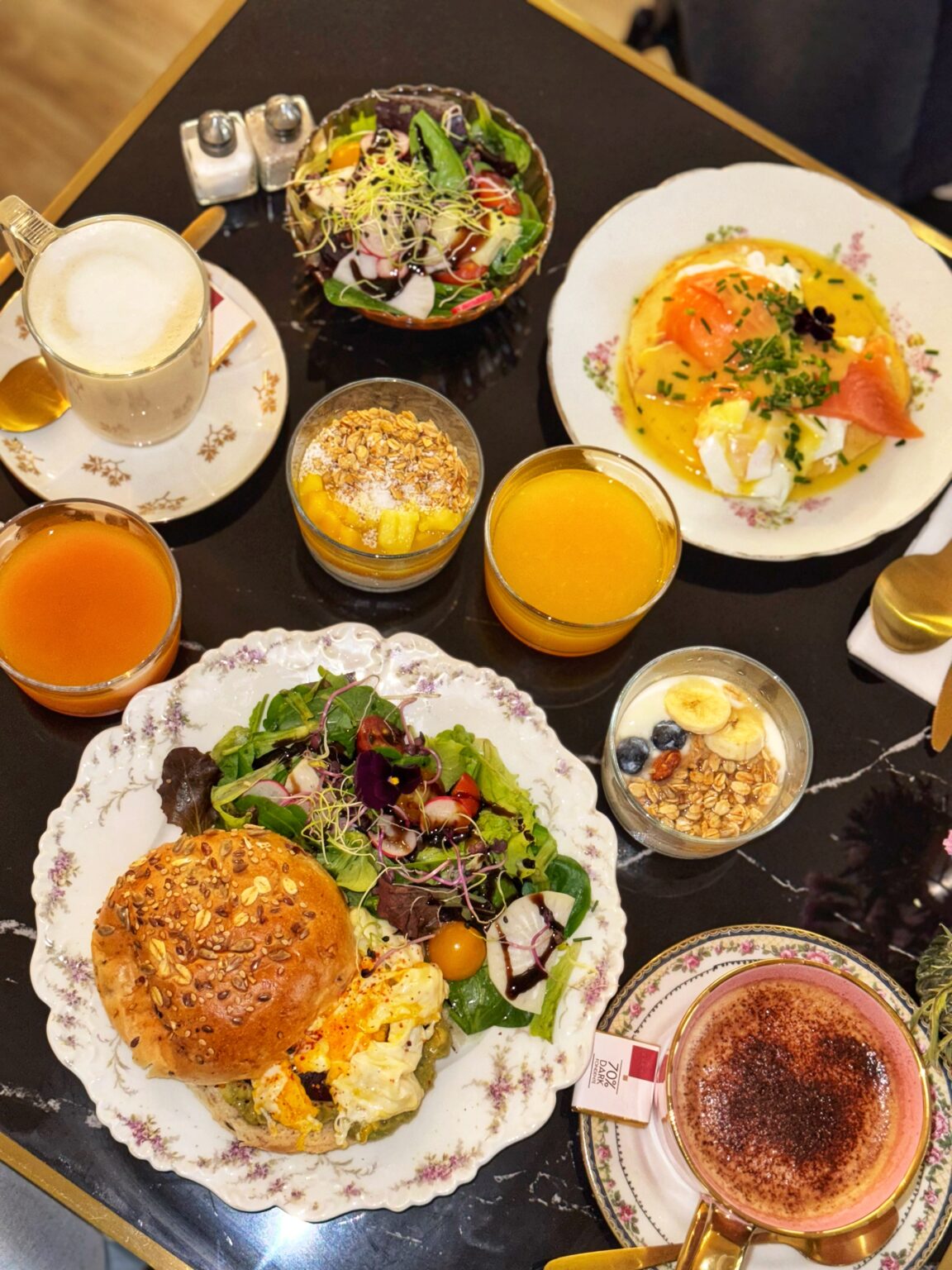 Kahio - Parisian Tables