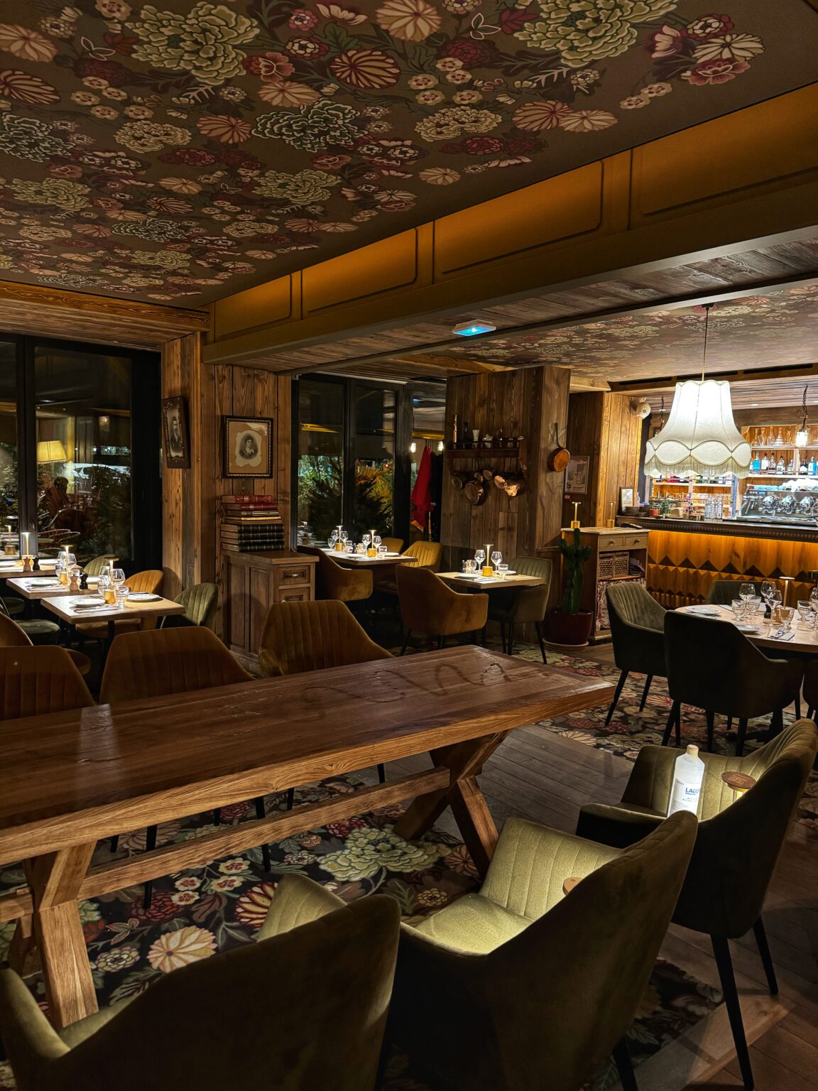 Tata Yoyo - Parisian Tables